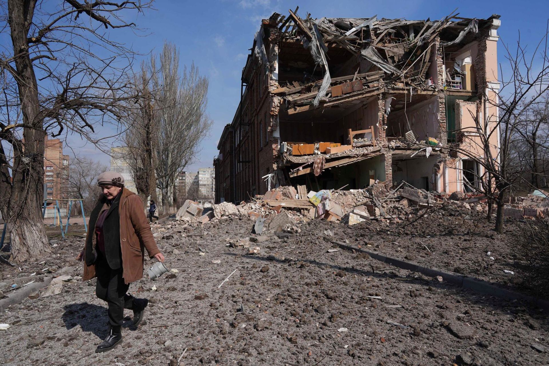 Bombs over Mariupol: Each day is like losing your whole life | MSF Hong ...